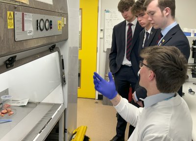 L6 Chemists & Biologists Visit Arthritis Research Centre at RJAH ...